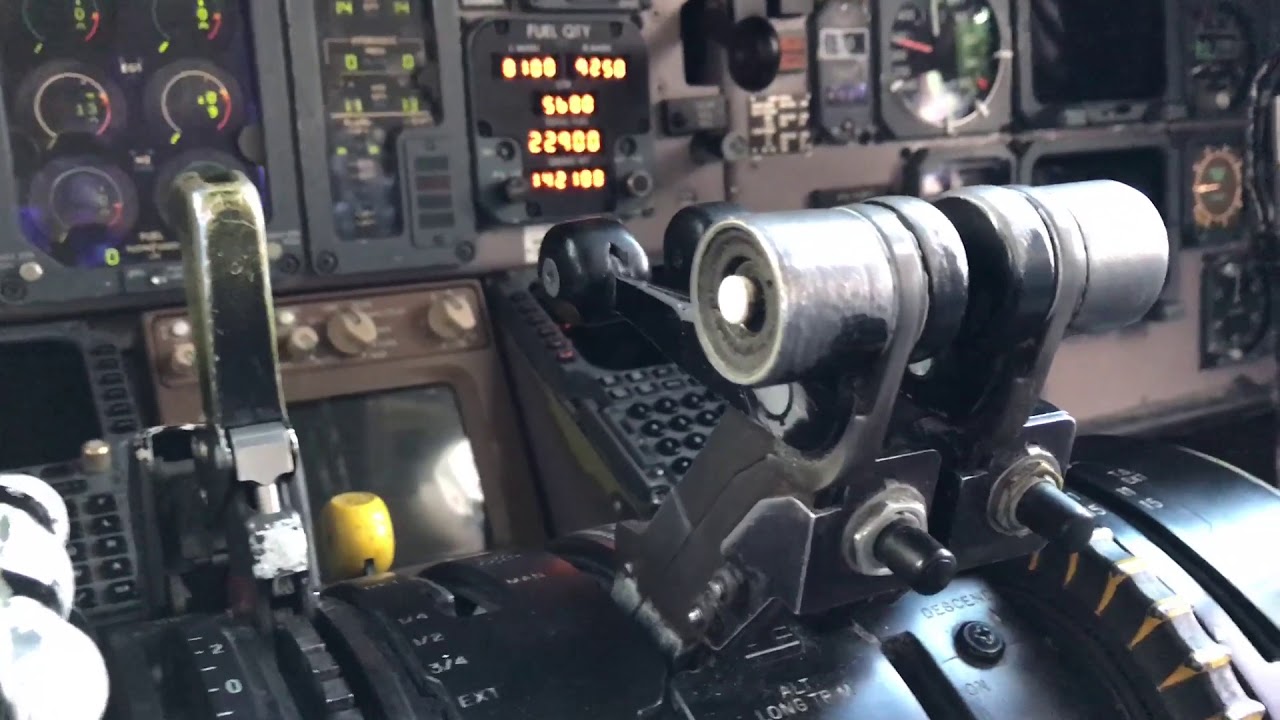 Delta Airlines MD-88 Cockpit - YouTube