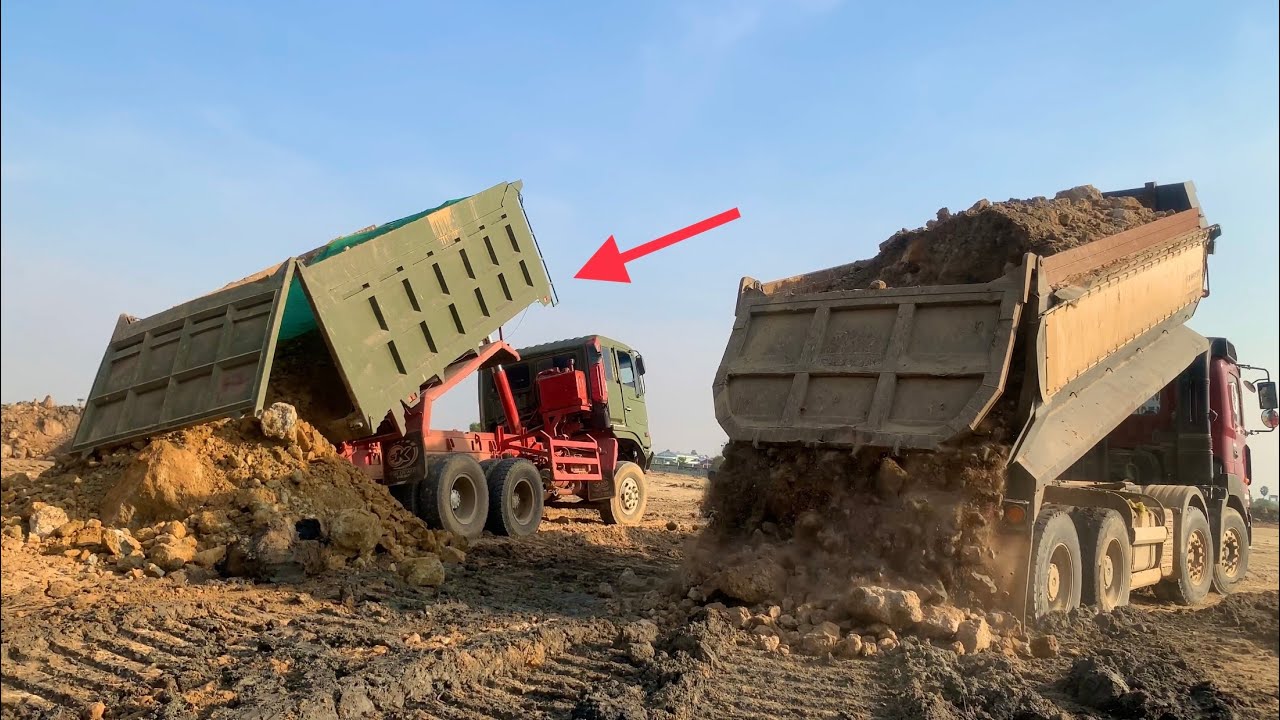 Wow😱 Dump Truck Stuck Unloading Fail ឡានដឹកដីជាប់ផុងប៉ែនផ្អៀង - YouTube