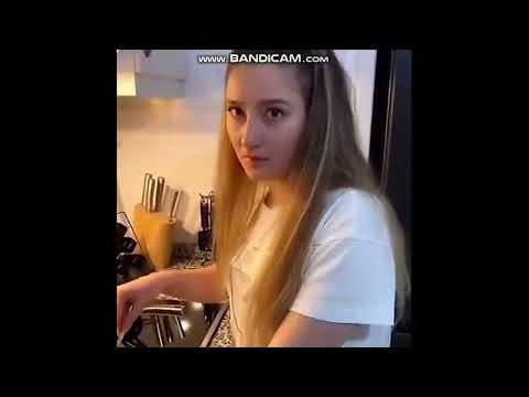 Yemekte makarna yaptı diye eşini ağlatan adam