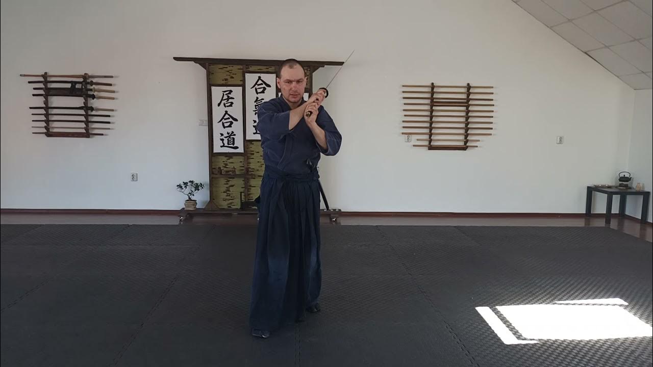 Kamae no Kata (Muso Shinden Ryu Iaido & Kenjutsu) - YouTube