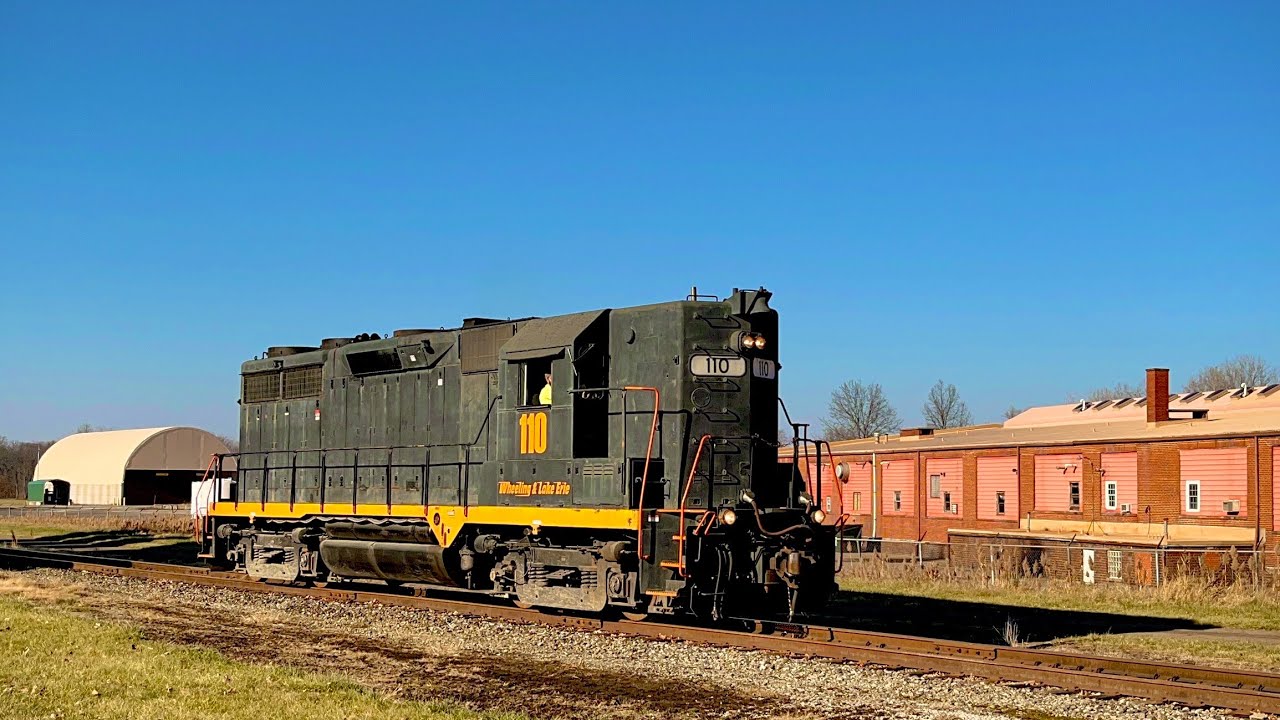 W&LE GP35-3 # 110 Light Engine Move at Ravenna, Oh - YouTube