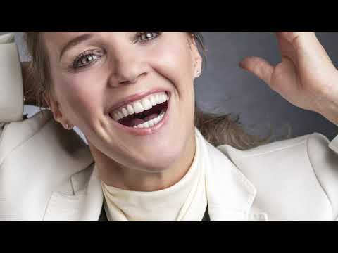 Prof. Dr. Margarete Bowien about her smile transformation - YouTube