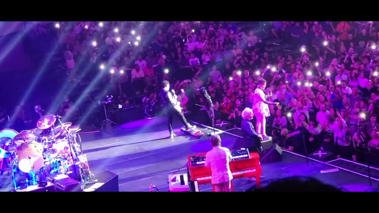 Journey @ Blaisdell Arena,Honolulu,Hawaii 10/05/22 "Lights" - YouTube