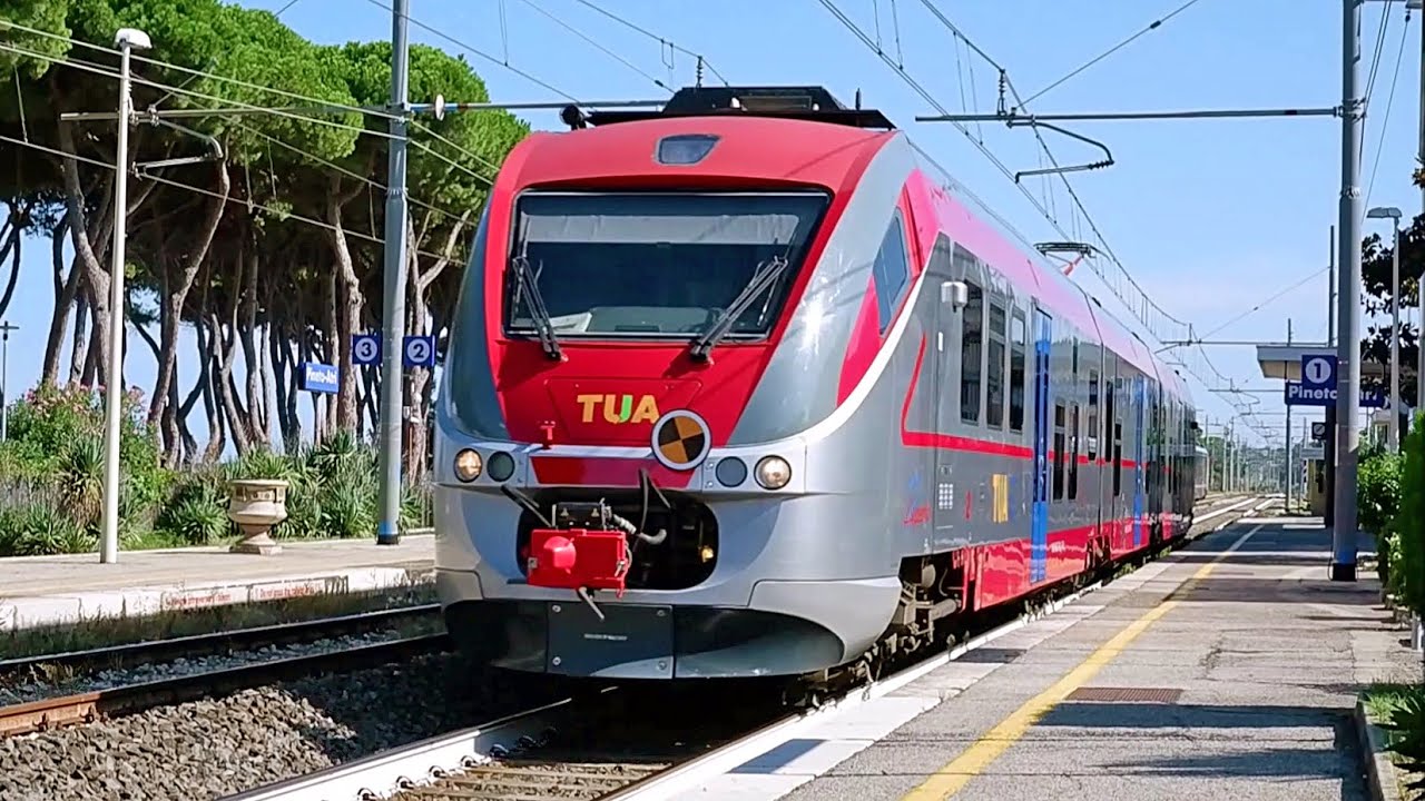 Treno ETRS03 Lupetto TUA Trasporto Unico Abruzzese Ferrovia Sangritana ...