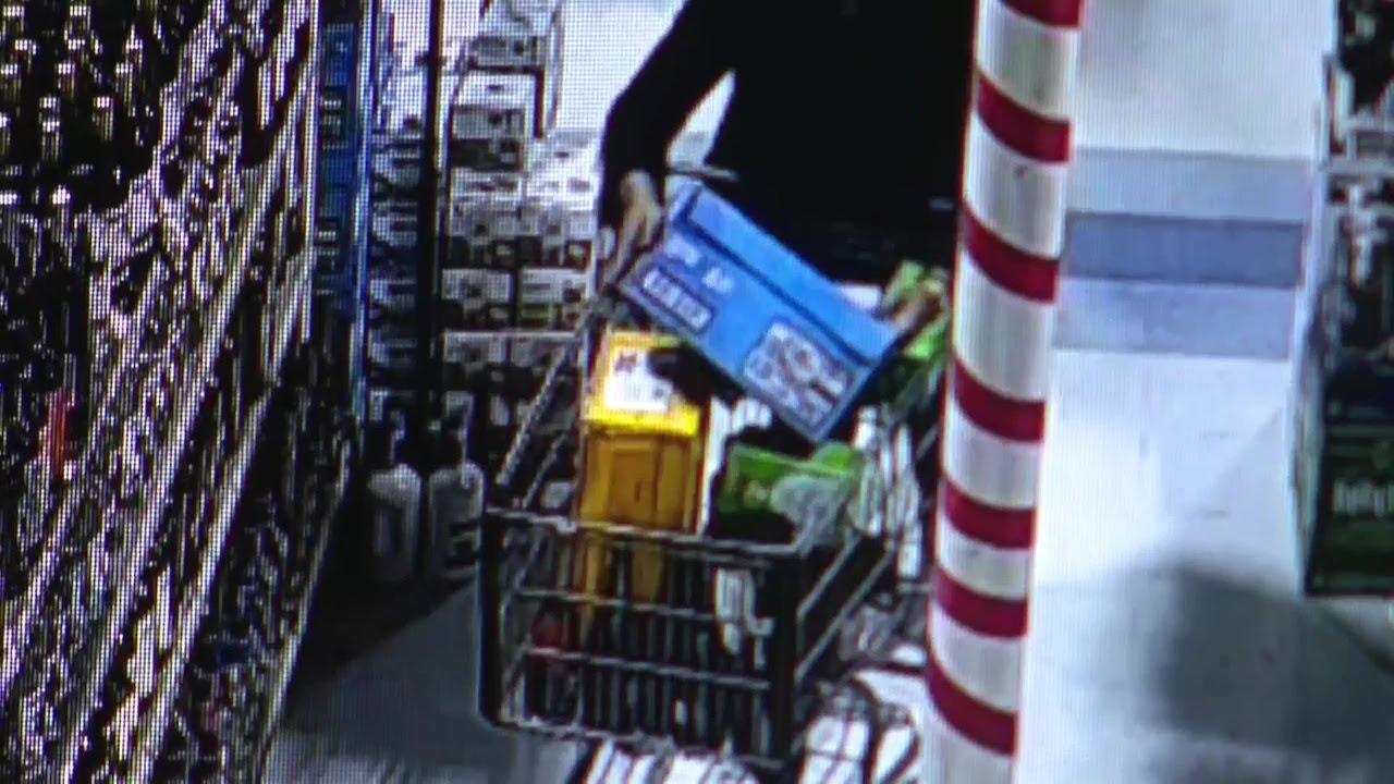 Liquor store workers help police arrest alleged shoplifter - YouTube