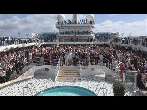 The Incredible Way 1,400 Couples Set a World Record