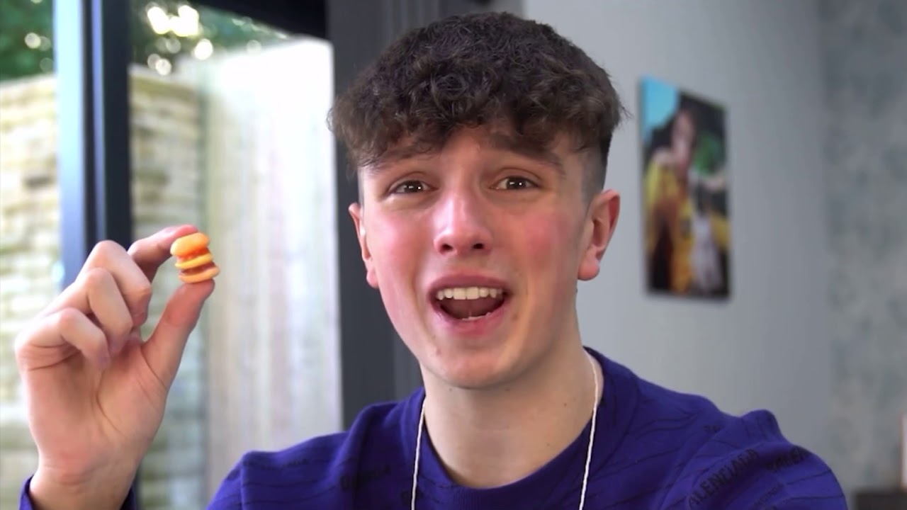 Where are my GUMMY BURGERS!!!!! (Morgz reaction part 1) - YouTube