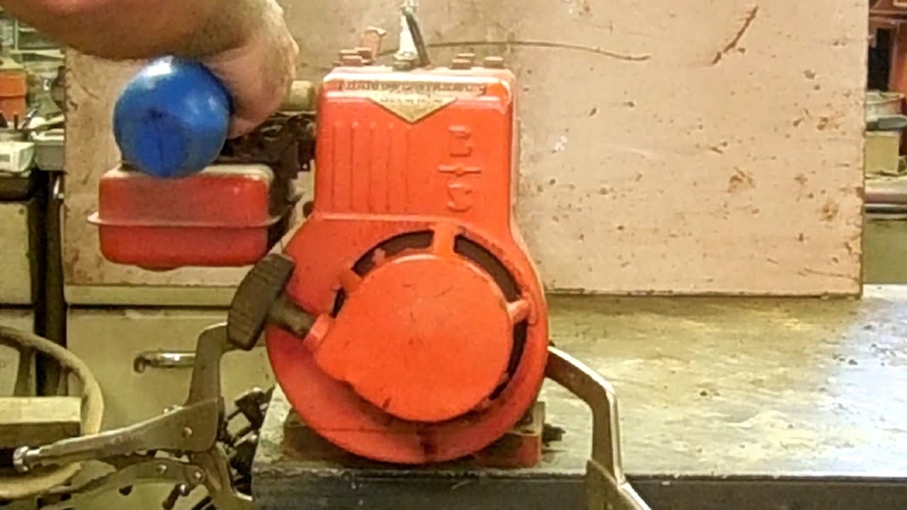 Vintage Late 1950s Early 1960s Briggs & Stratton model 81102 Engine ...