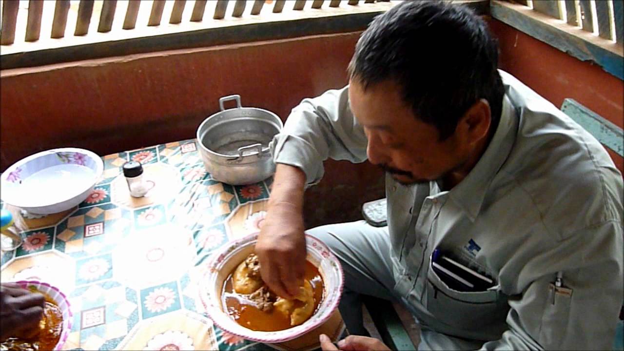 Fufu lunch in Ghana - YouTube
