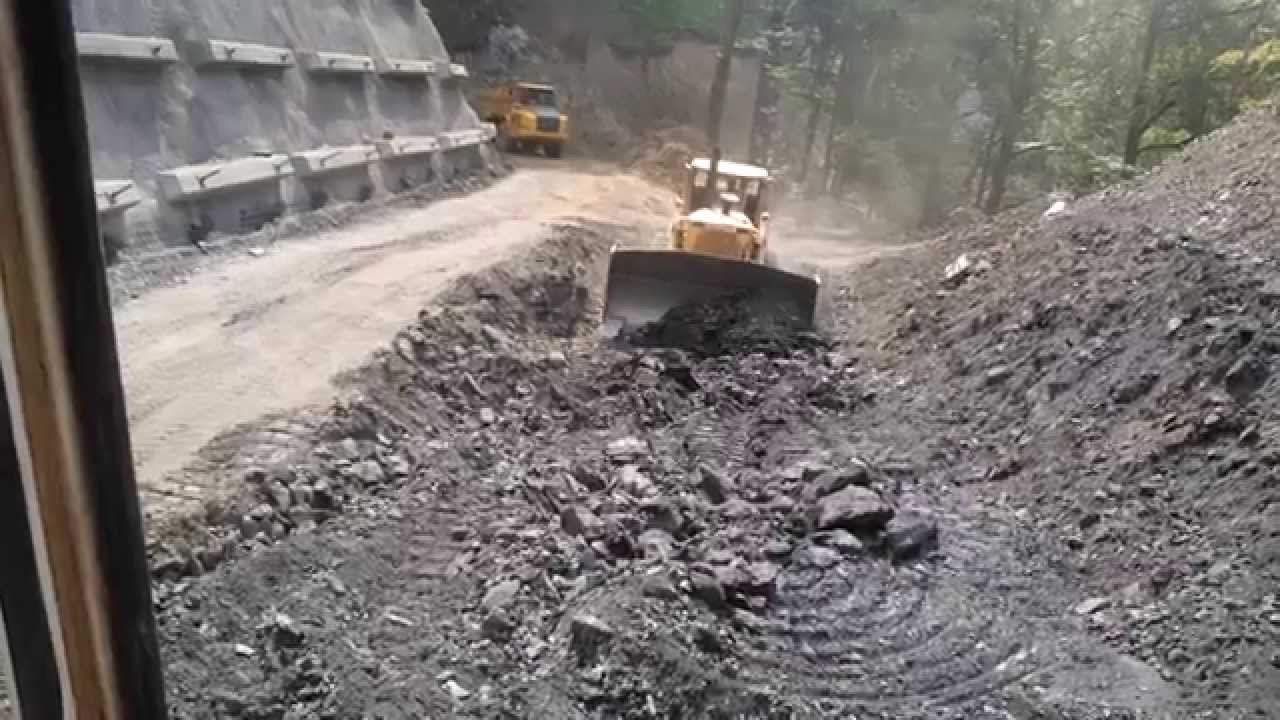 Cat D9 ripping hard rock - YouTube