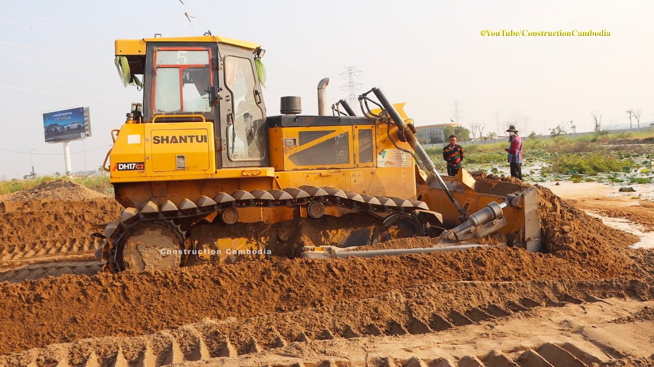 អាប៊ុលរុញខ្សាច់ | Bulldozer Pushing Sand | SHANTUI DH17C2 Bulldozer ...
