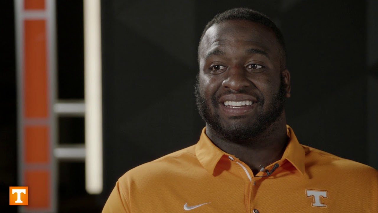 Tennessee Football | Paul Bain Awarded Scholarship - YouTube