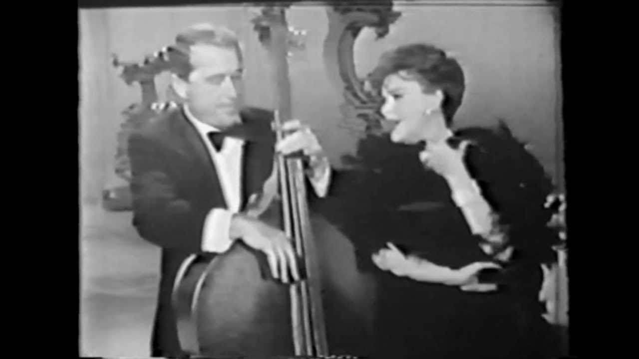 Judy Garland & Perry Como duet: Bye Bye Blues/My Honey's Lovin' Arms ...