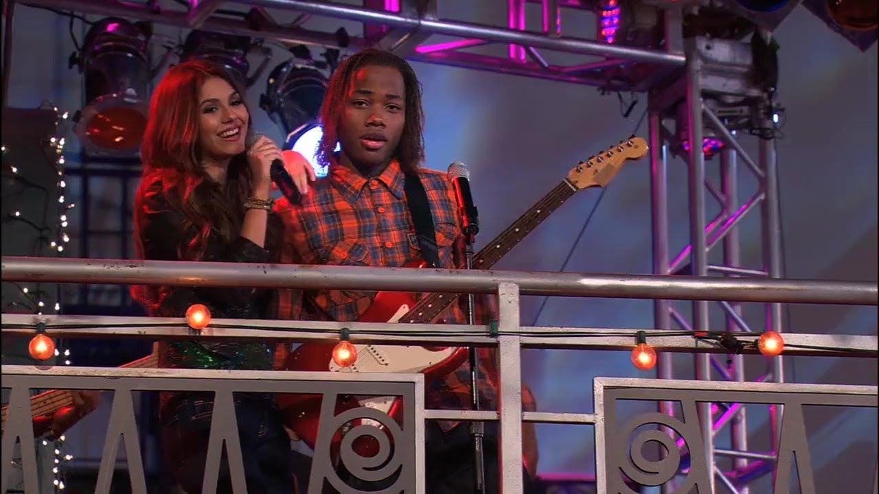 Andre and Tori sing 365 days on Victorious - YouTube