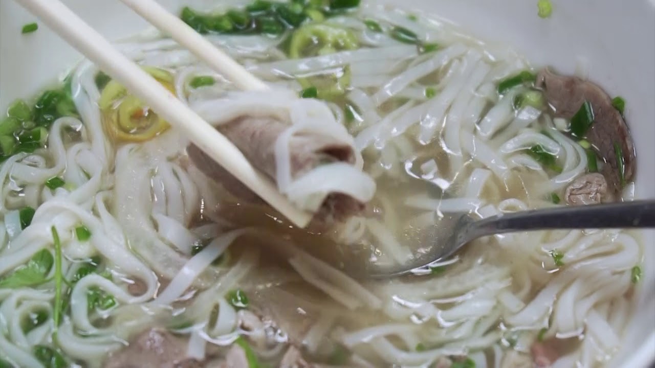 FAMI204 Vietnam Ho Chi Minh City Lift Cousin Le - Lift - YouTube