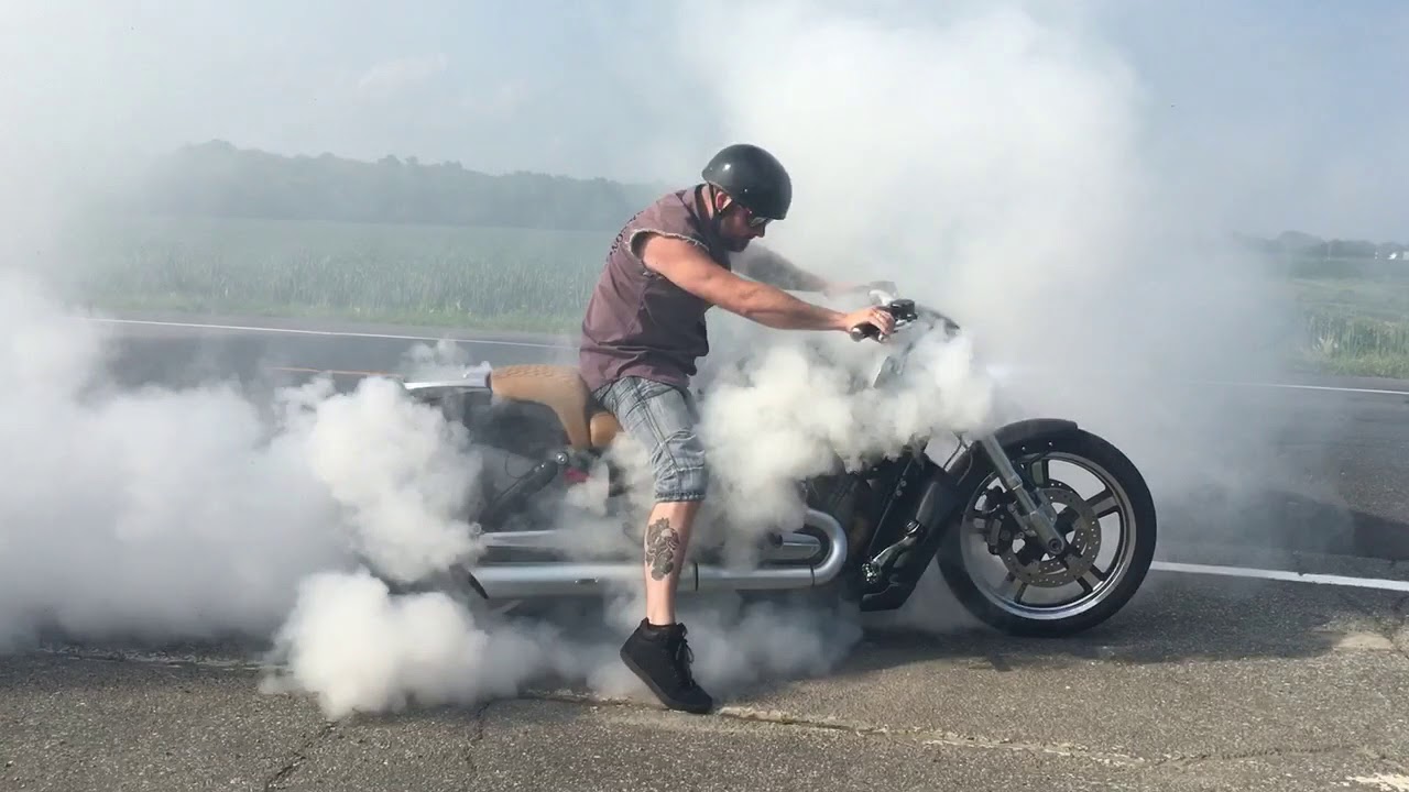 Harley Davidson Vrod muscle burnout - YouTube