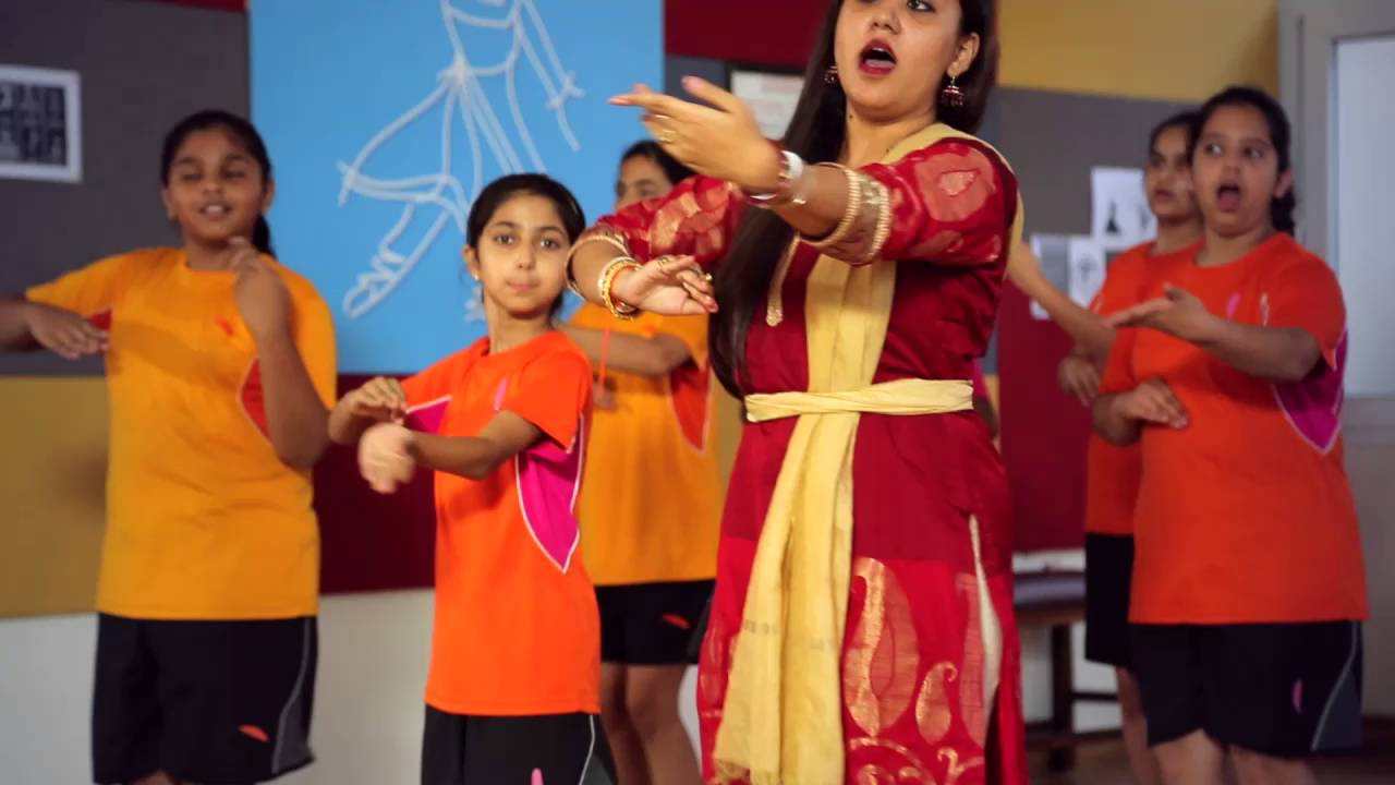 Dance Class at Vantage Hall girl's boarding school - YouTube