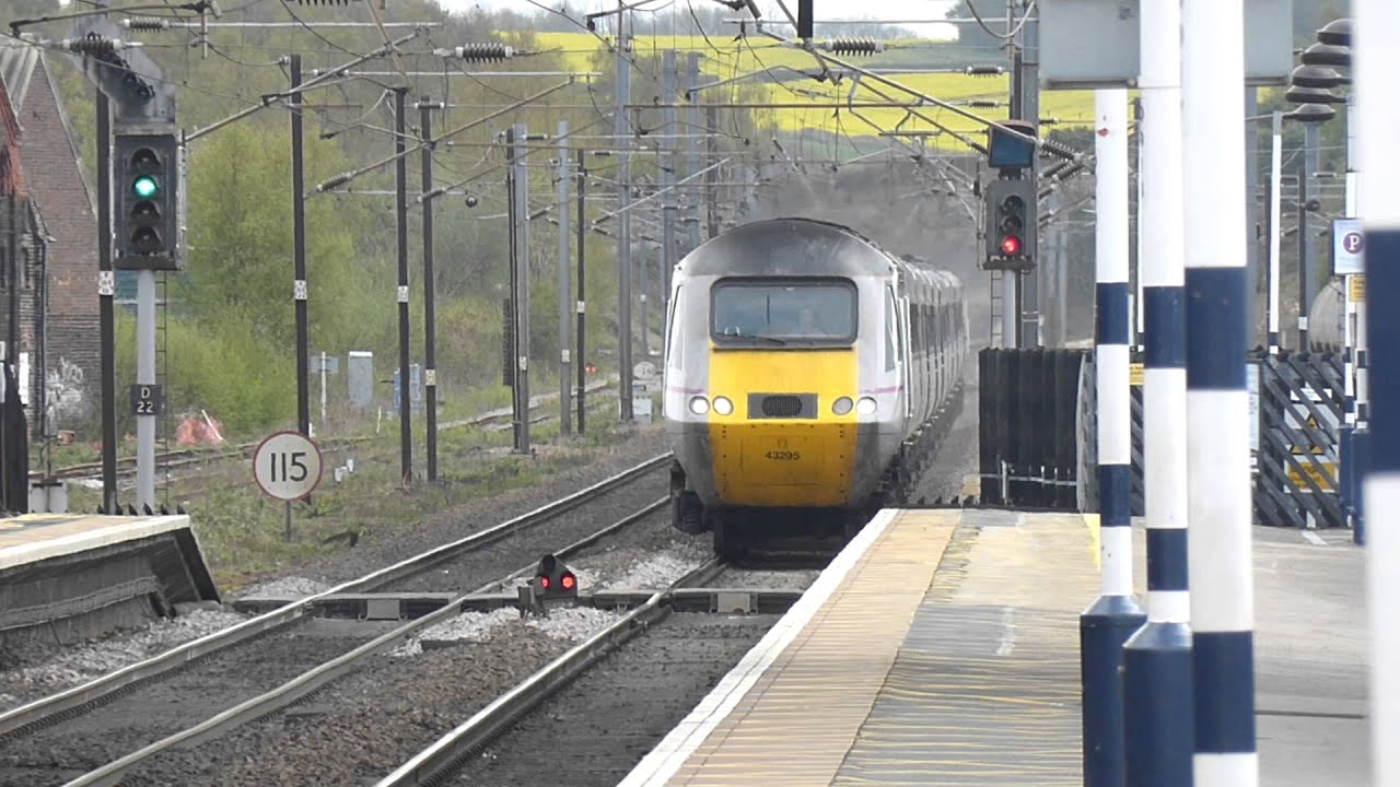 East Coast HST shoots through Grantham (19/4/14) - YouTube