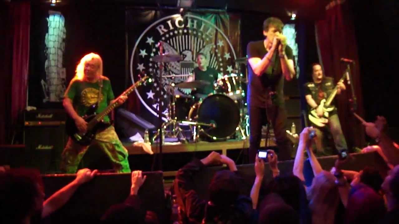Richie Ramone - "Smash You" (live) - YouTube