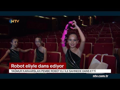 9 yaşındaki Yağmur, pembe simli robot eliyle dans ediyor