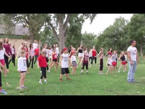 flash mob marriage proposal to the hottest girl in the world