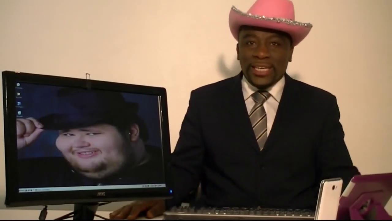 Hello friends and welcome to reddit - YouTube