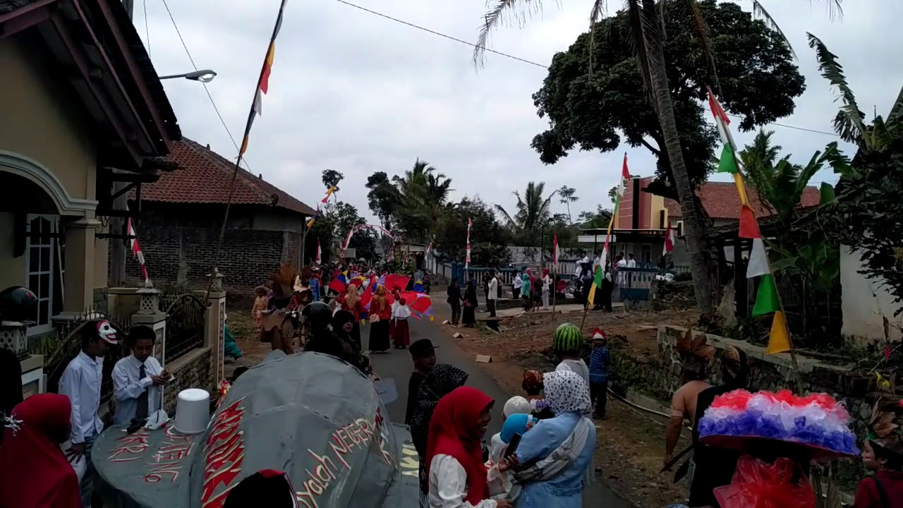 Parade 17an desa keblukan - YouTube