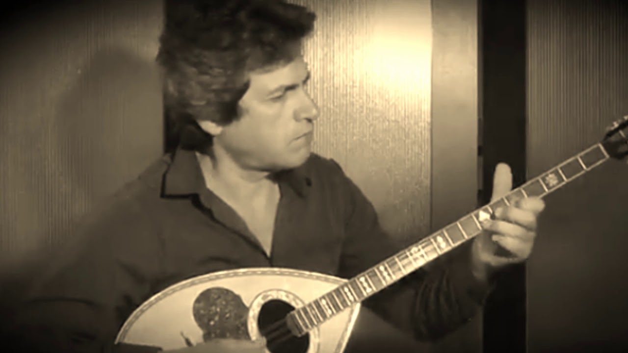 Βαδίζω και παραμιλώ-Tρίχορδο-μπαγλαμάς-κιθάρα Γ.Κριωνάς - YouTube