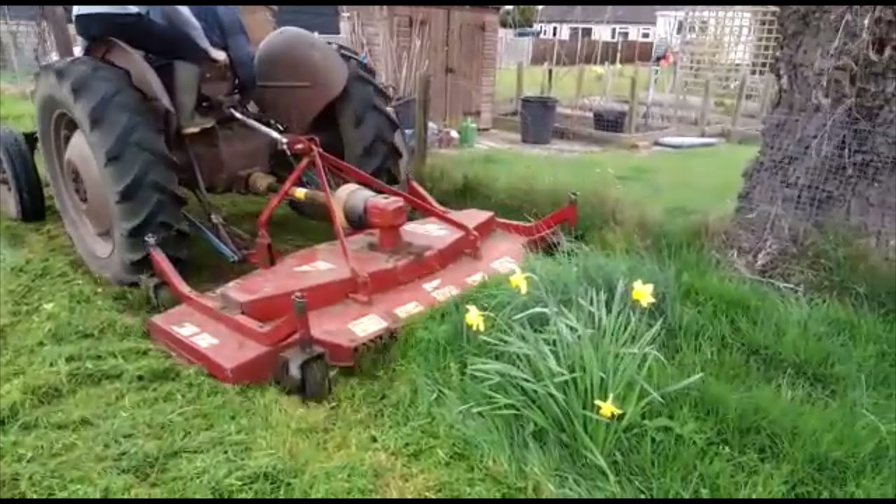 Mowing with the Ferguson 35 and finishing mower - YouTube