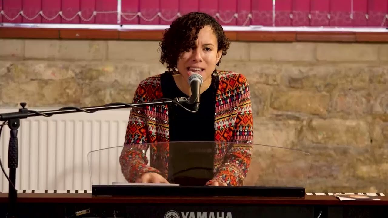 Sadie Roach 'We're Moving On'. - YouTube