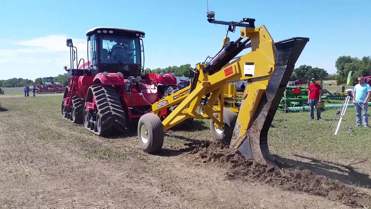 Soil Max Gold Digger display at Ag in Motion 2015 - YouTube