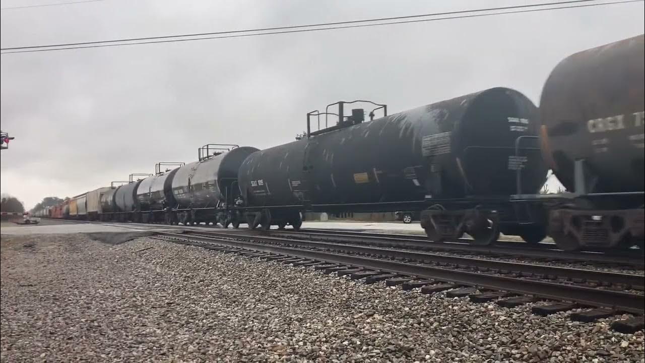 Long CSX M400 NB Manifest With End Train DPU Alright in the rain plus gate runner - YouTube