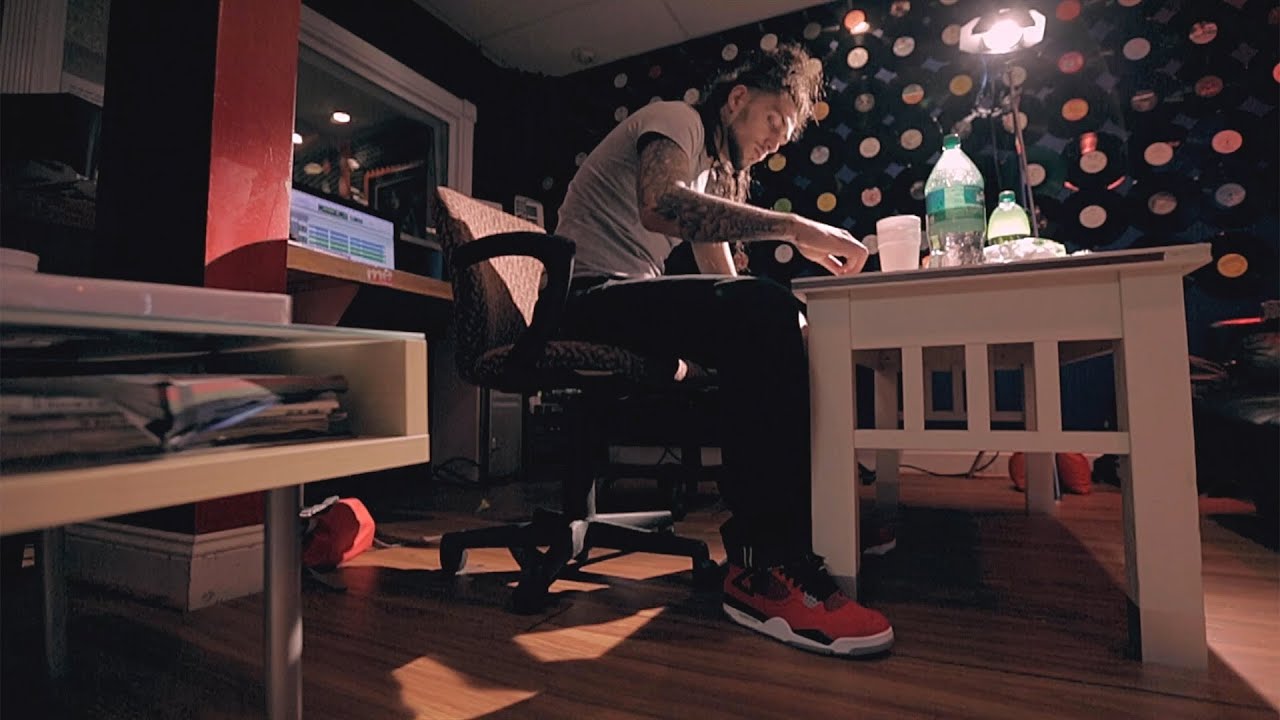 Issa J - Fuckin' Wit My Money (Studio Performance) - YouTube