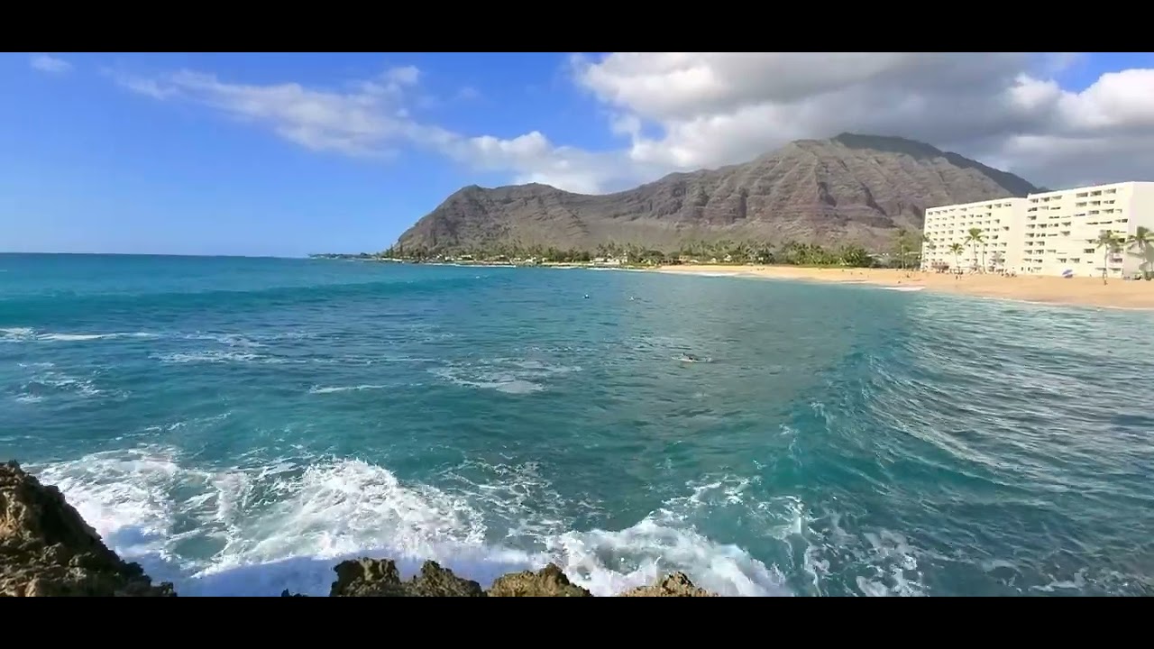 View of the bay of Papaoneone Beach and Hawaiian Princess Resort in ...