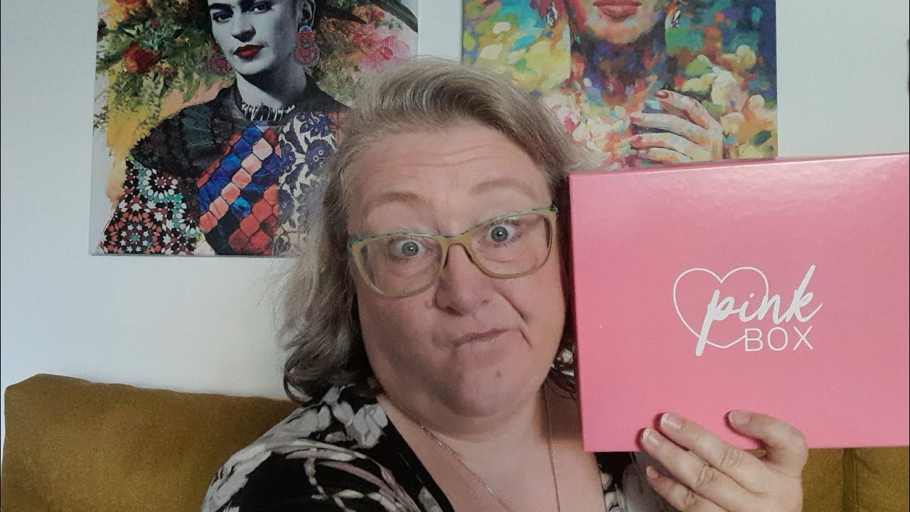 Unboxing - Pink Box August 2022 - Ja, sie ist auch zu mir gekommen. 😐 ...