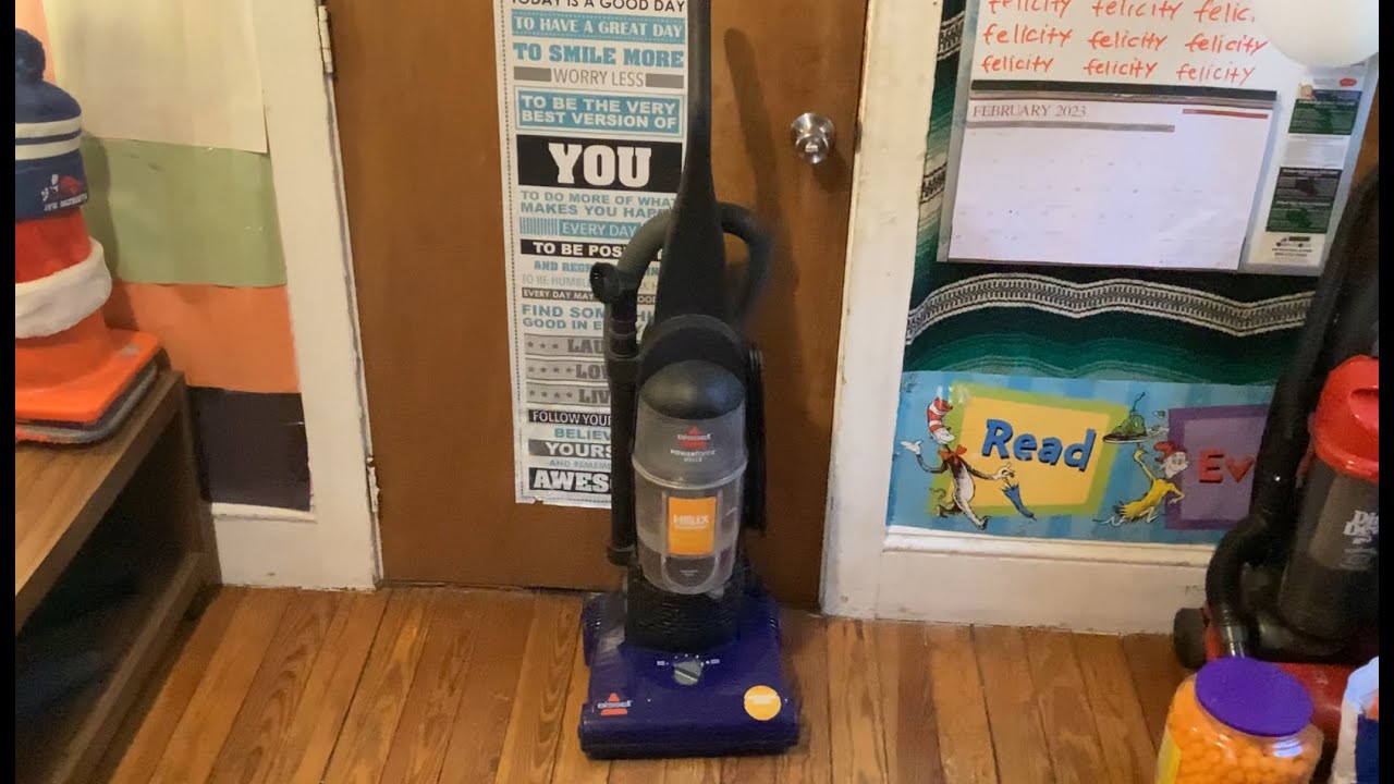 BISSELL POWERFORCE HELIX (12B1) UPRIGHT VACUUM CLEANER REVIEW - YouTube