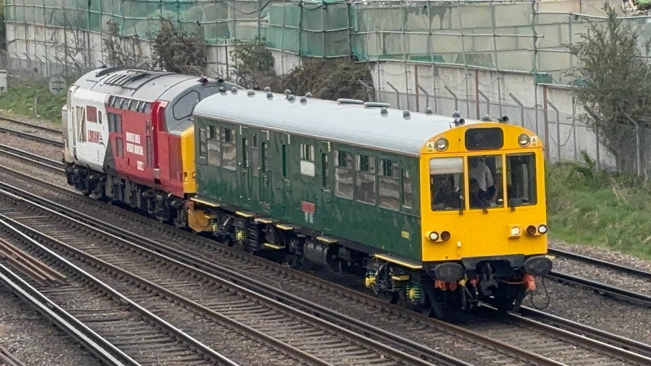 Loram Class 37 37418 and 975025 Caroline arriving and departing ashford ...