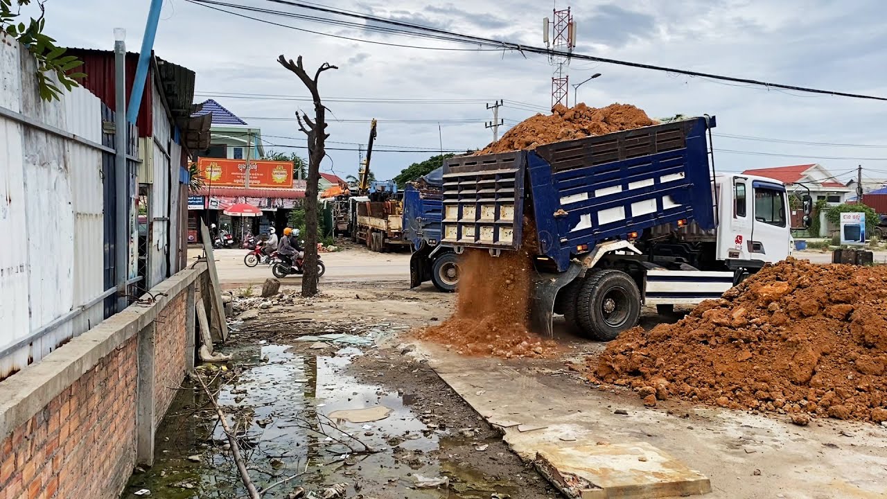 New Plan 5ton Trucks & D20p Bulldozer Push Clear Land Trash and pour ...