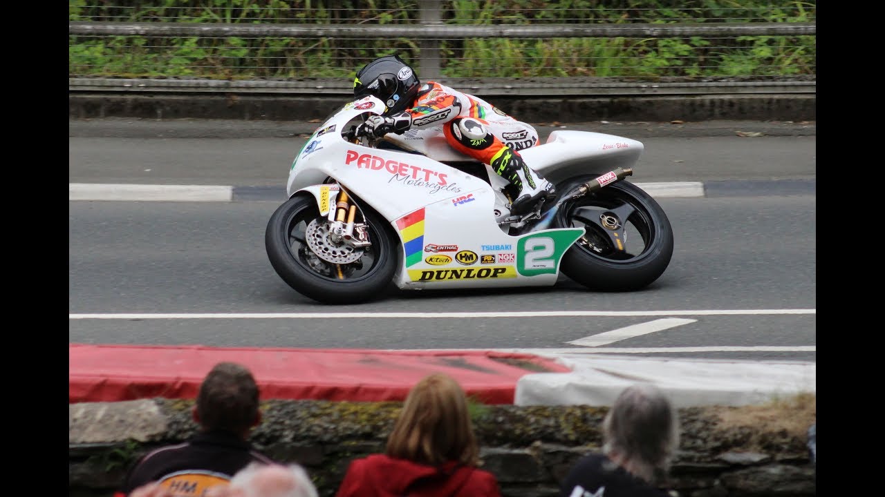 2017 ISLE OF MAN CLASSIC TT LIGHTWEIGHT RACE with Bruce Anstey, Ian ...