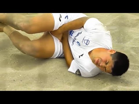 he get 2 nutshots in one game poor guy chute no saco groin kick