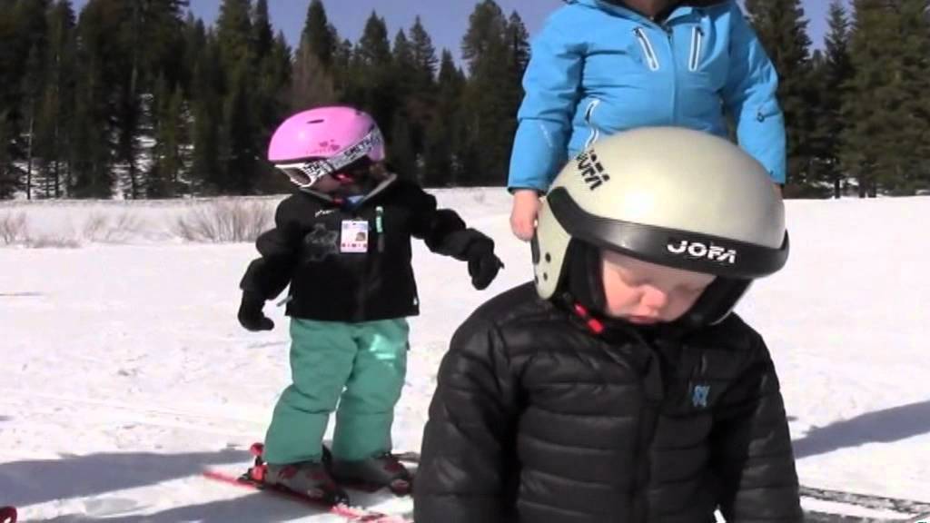Little Kid Falls Asleep While Skiing - YouTube