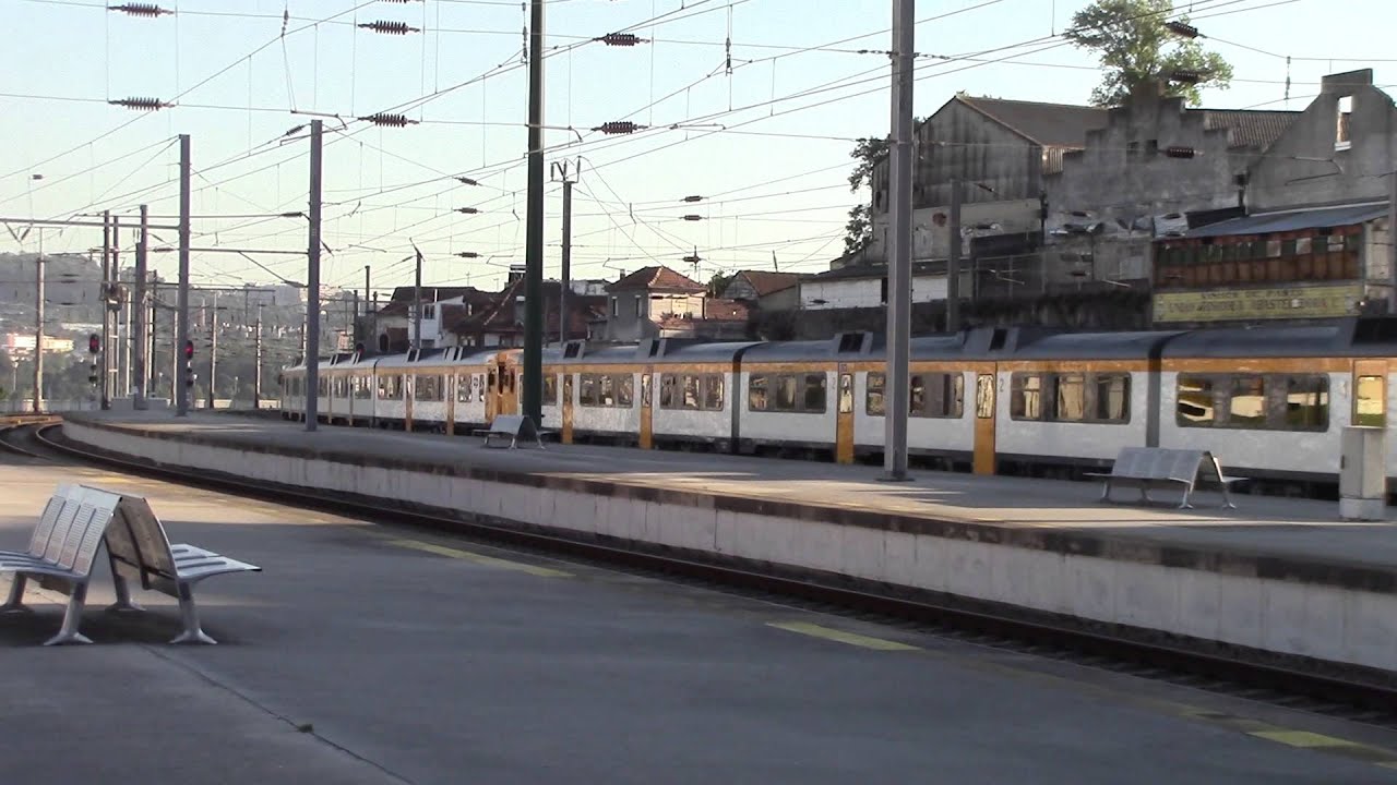 CP 592-2 DMU 211 + 225 arrives at Porto Campanhã - YouTube