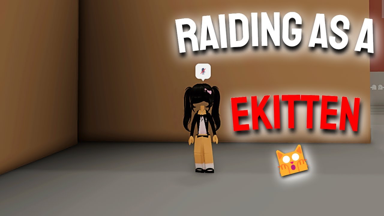 Raiding As A "EKITTEN" In Dah Hood.. (I GOT RAIDED BY A LOCKER) - YouTube
