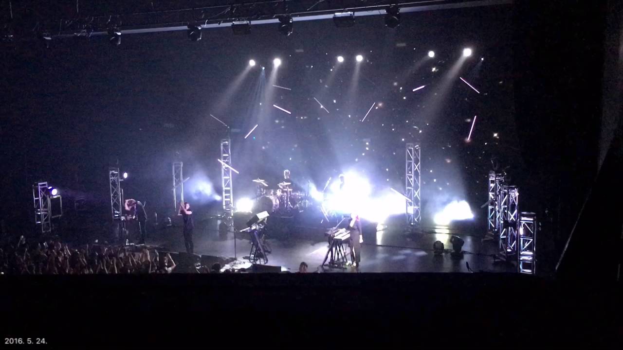 M83 - intro @seoul - YouTube