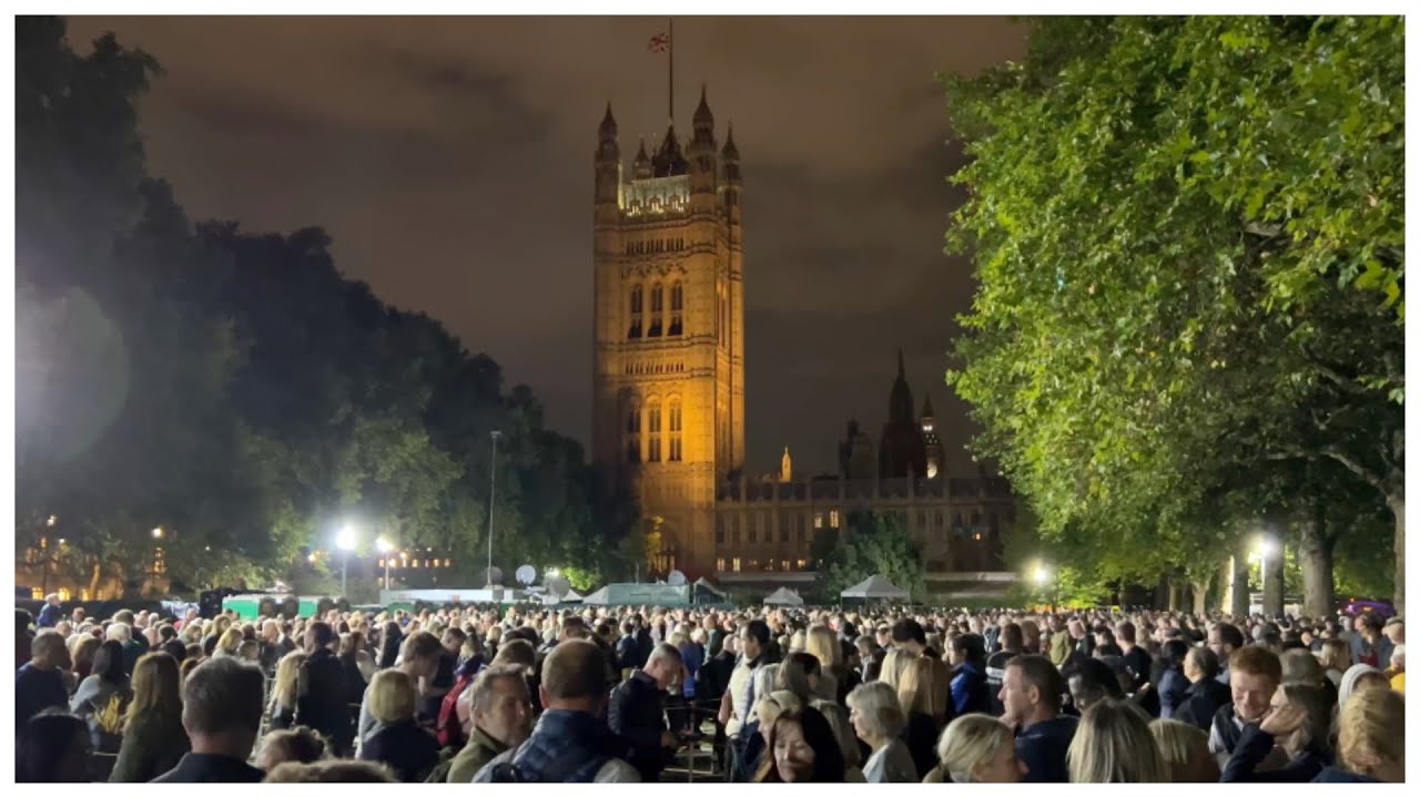 London: “The Queue” - a unique experience in honour of Queen Elizabeth ...