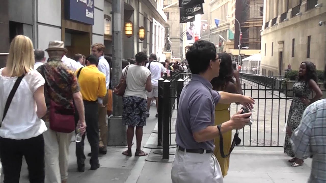 Walking on Wall Street - New York City - YouTube