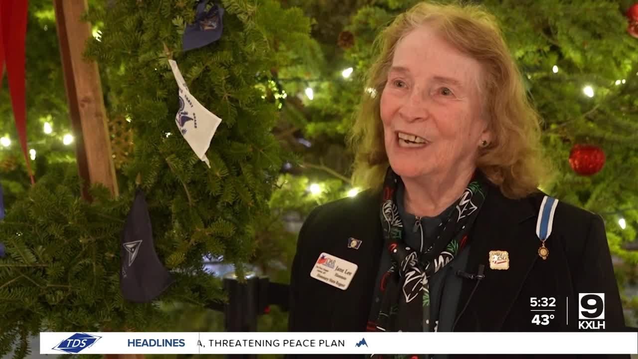 Service members honored at Wreaths Across America ceremony - YouTube