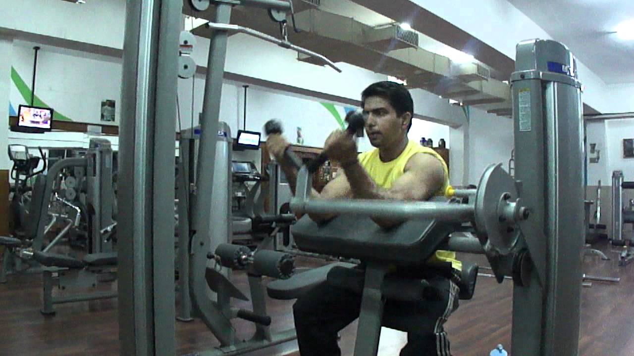 machine barbell curls to target bicep muscle - YouTube