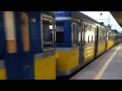 odjazd duetu Klasycznych składów EN57-1760 i EN57-1102 Classic ze stacji Gdańsk Wrzeszcz - YouTube