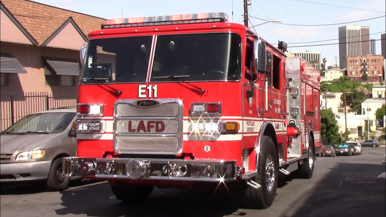 *AIRHORN* LAFD Engine 11 responding - YouTube